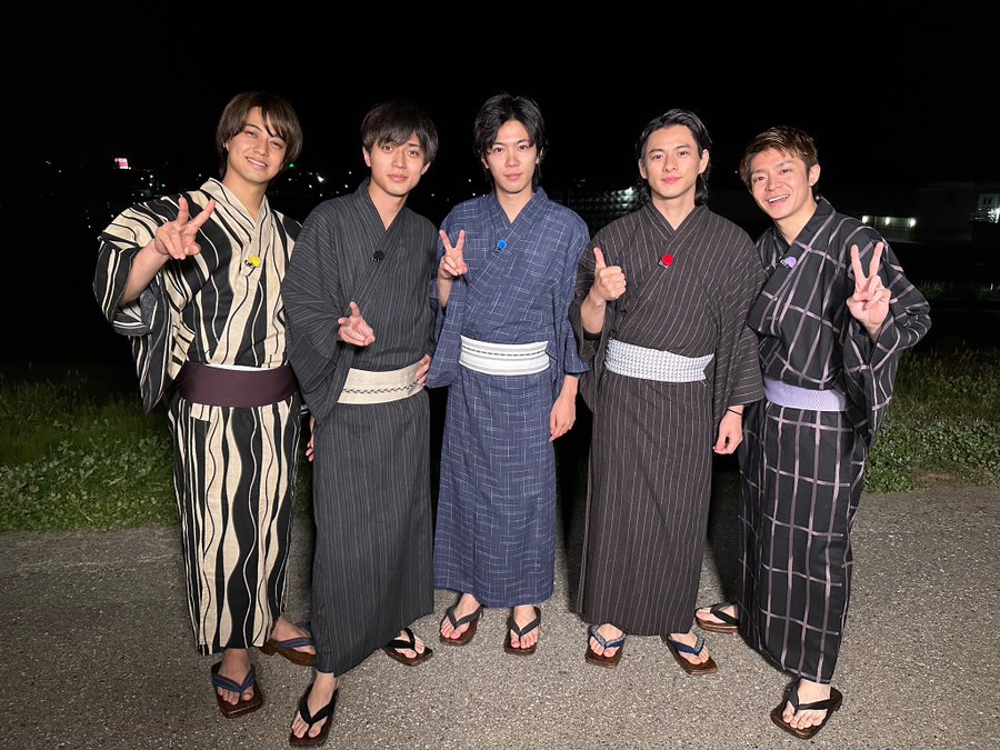 キンプリ、男前すぎる浴衣姿の5人！「キンプる」5人の思いを込めた花火に感動 | 歌詞検索サイト【UtaTen】ふりがな付
