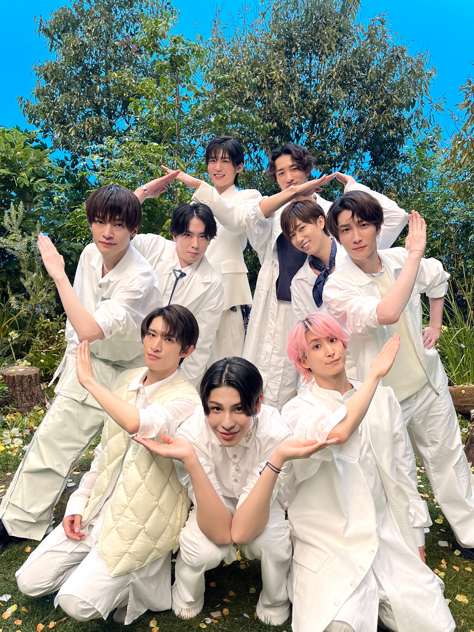 Snow Man、9人で作るハートにキュン必至！圧倒的なチームワークを見せつける | 歌詞検索サイト【UtaTen】ふりがな付