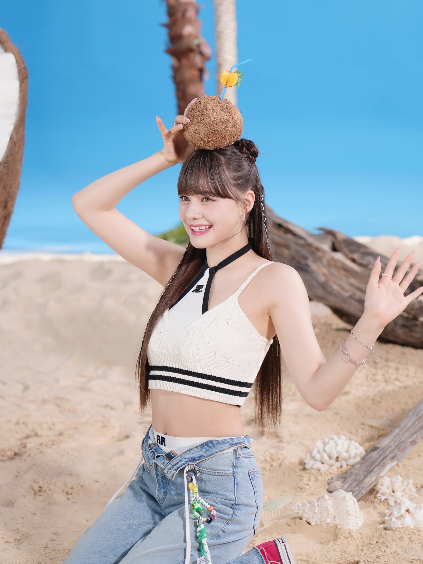 NiziU・ニナ、海辺で天使を発見！無邪気にはしゃぐ美女の姿が眼福すぎる | 歌詞検索サイト【UtaTen】ふりがな付