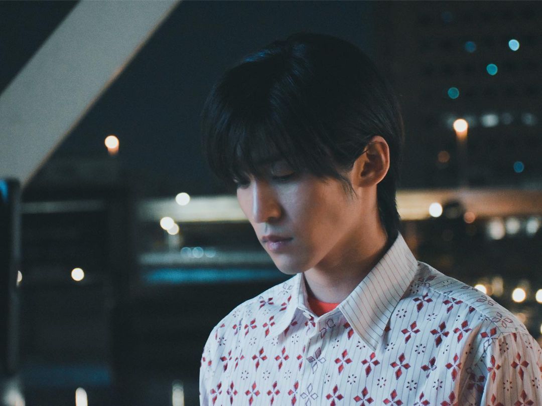 Snow Man・目黒蓮、うつむいた寂しげな表情が美しい！ドラマのワンシーンのような「Two」 | 歌詞検索サイト【UtaTen】ふりがな付