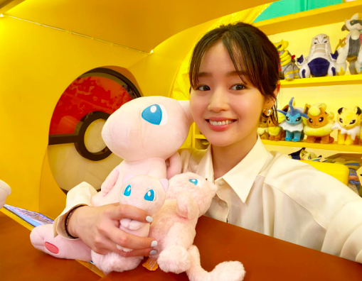 藤原さくら、天使の笑顔が炸裂！だいすきなポケモンに囲まれ幸せ溢れる 歌詞検索サイト【utaten】ふりがな付