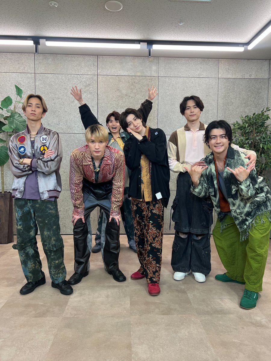 SixTONES、バラバラなポーズが6人らしくて最高！「CDTV」で圧巻のパフォーマンスを披露 | 歌詞検索サイト【UtaTen】ふりがな付