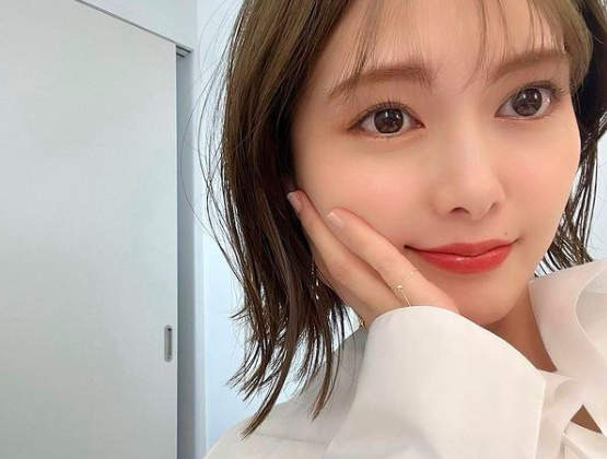 白石麻衣、キラキラな瞳に吸い込まれそう！眼福ドアップショットで見せる圧倒的透明感にメロメロ | 歌詞検索サイト【UtaTen】ふりがな付