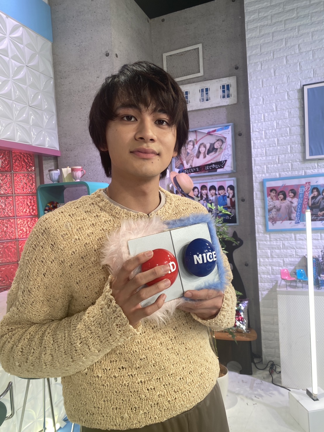 北村匠海、きゅるきゅるおめめでニッコリ。可愛い笑顔を撮影したのは？ | 歌詞検索サイト【UtaTen】ふりがな付