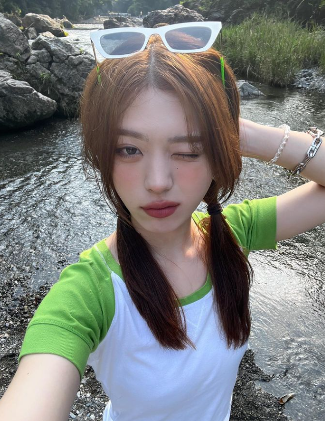 井手上漠、大自然の中でエネルギーチャージ！無邪気な笑顔で川遊びを満喫 | 歌詞検索サイト【UtaTen】ふりがな付