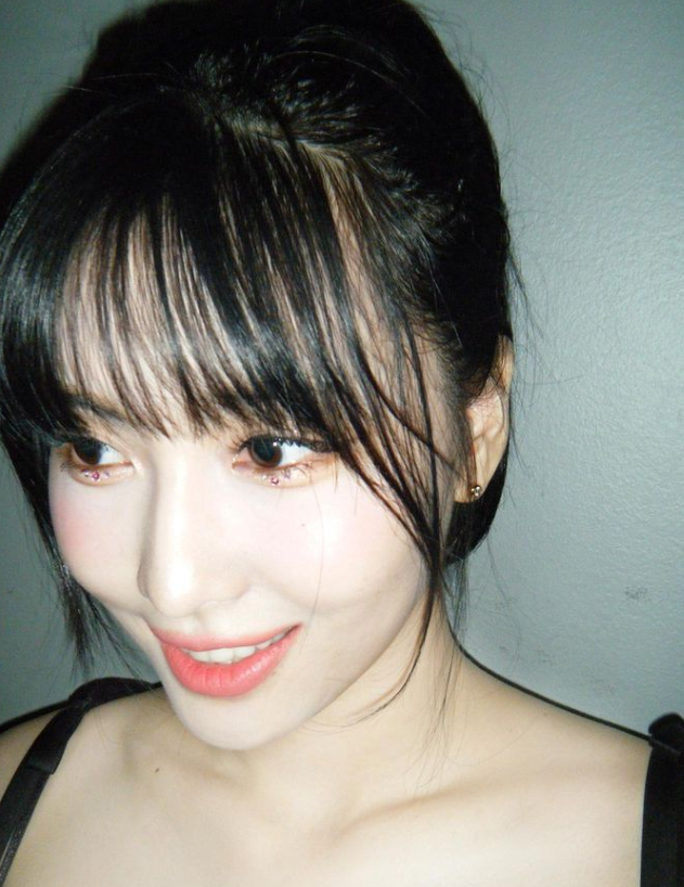 TWICE・モモ、透明感抜群のドアップにドキッ！ダヒョンとのラブラブ密着ショットもキュン必至 | 歌詞検索サイト【UtaTen】ふりがな付