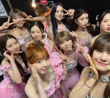 NiziU、可愛いが大渋滞！ピンクの妖精たちの弾ける笑顔にキュンが止まらない | 歌詞検索サイト【UtaTen】ふりがな付