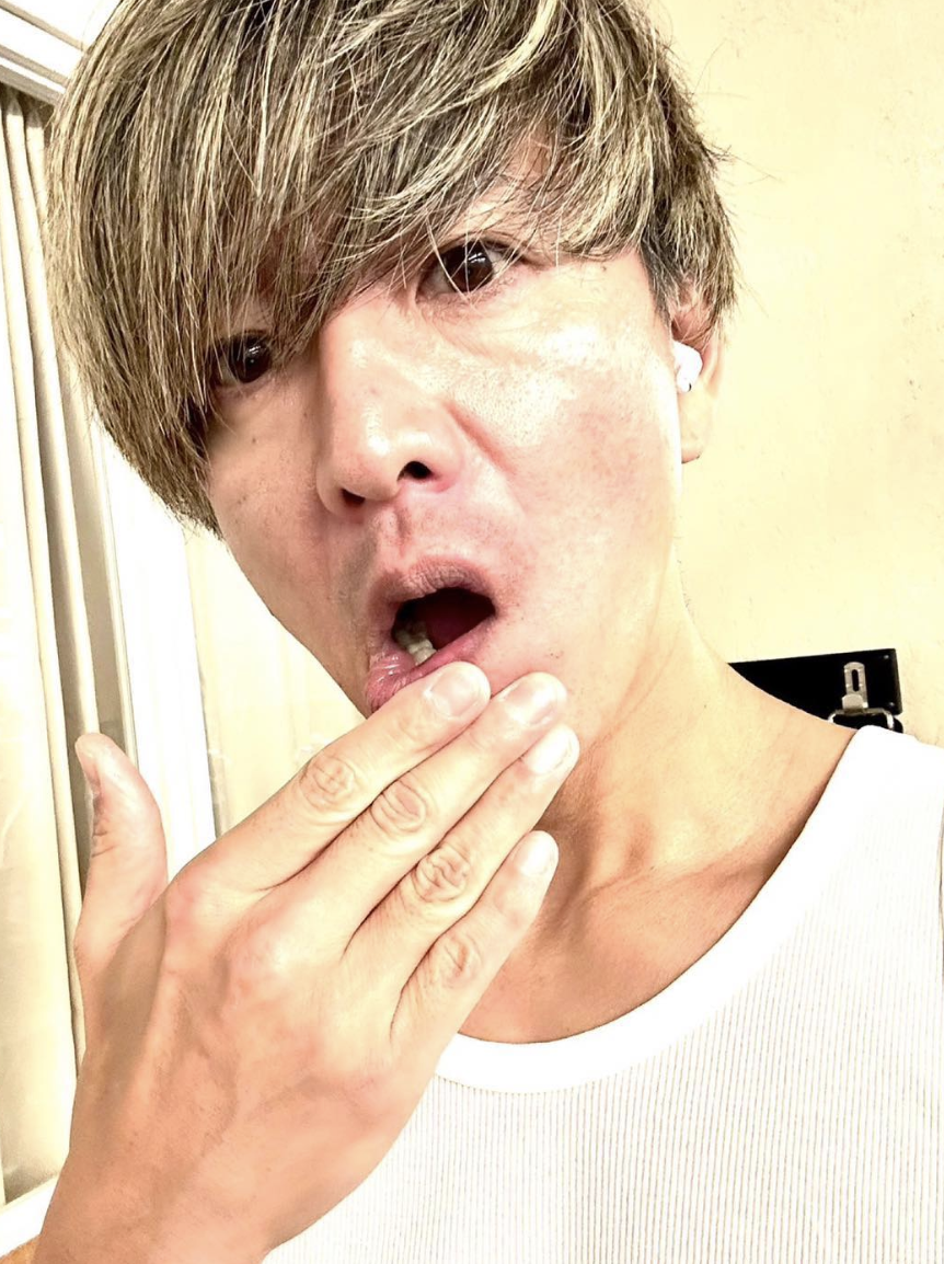 木村拓哉、腹減った〜！ジム後のお腹ペコペコショットも相変わらずのイケメンぶり | 歌詞検索サイト【UtaTen】ふりがな付