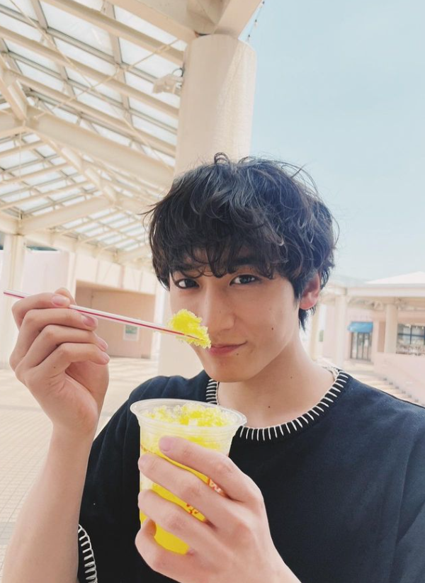 小関裕太、彼氏感凄すぎ！「冷えっ冷えのかき氷が沁みる！」至福の笑顔にキュンキュン | 歌詞検索サイト【UtaTen】ふりがな付