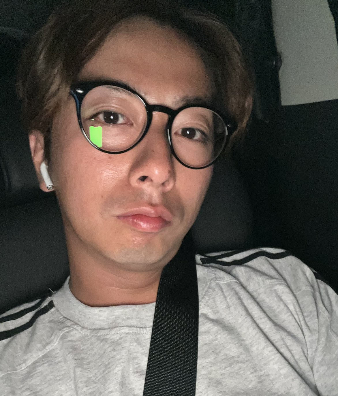 A.B.C-Z・河合郁人、オフ感溢れる黒縁メガネ姿が爆イケ！移動中のナチュラルモードにキュン | 歌詞検索サイト【UtaTen】ふりがな付