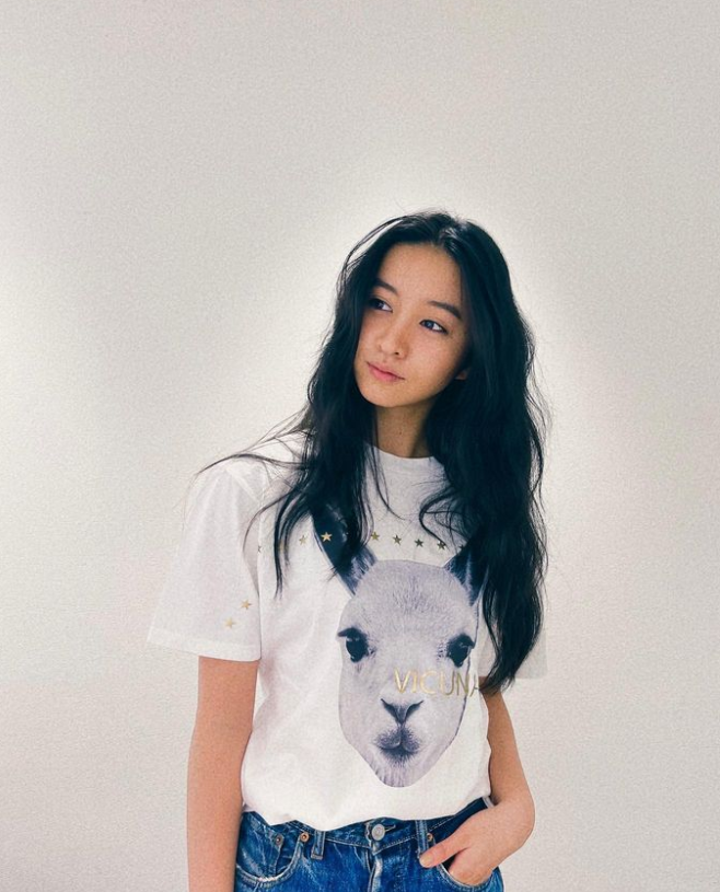 Koki、Tシャツ＆デニムの爽やかコーデ。夏らしさ全開なキラキラ笑顔にうっとり！ | 歌詞検索サイト【UtaTen】ふりがな付