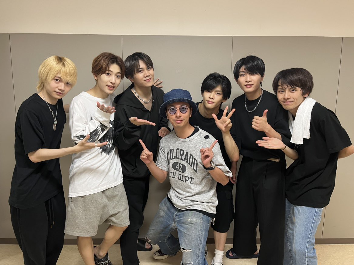 A.B.C-Z・河合郁人、7 MEN 侍とわちゃわちゃじゃれ合い！愛され先輩の楽しげな姿が愛おしい | 歌詞検索サイト【UtaTen】ふりがな付