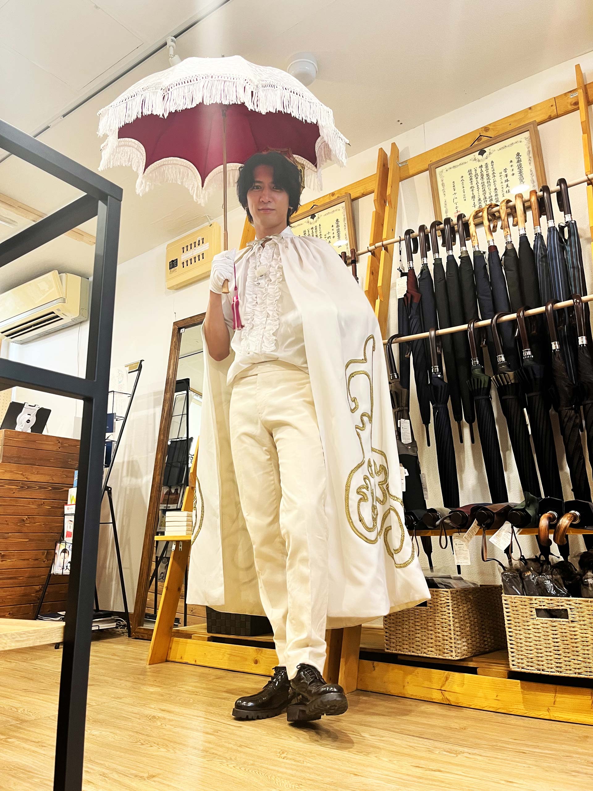 ジャニーズWEST・藤井流星、スタイル抜群な王子様！買い物ロケもお美しい！ | 歌詞検索サイト【UtaTen】ふりがな付