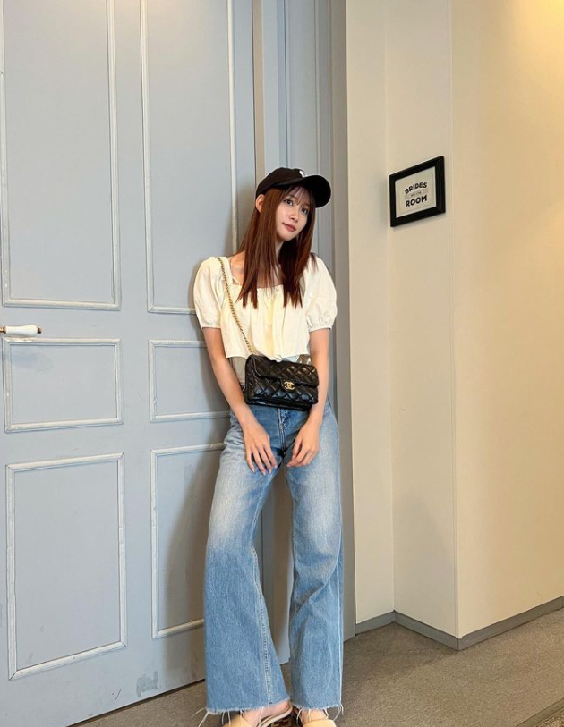 生見愛瑠、ひらひらトップス＆キャップでうっとり笑顔。大人可愛いコーデで抜群スタイルをアピール！ | 歌詞検索サイト【UtaTen】ふりがな付