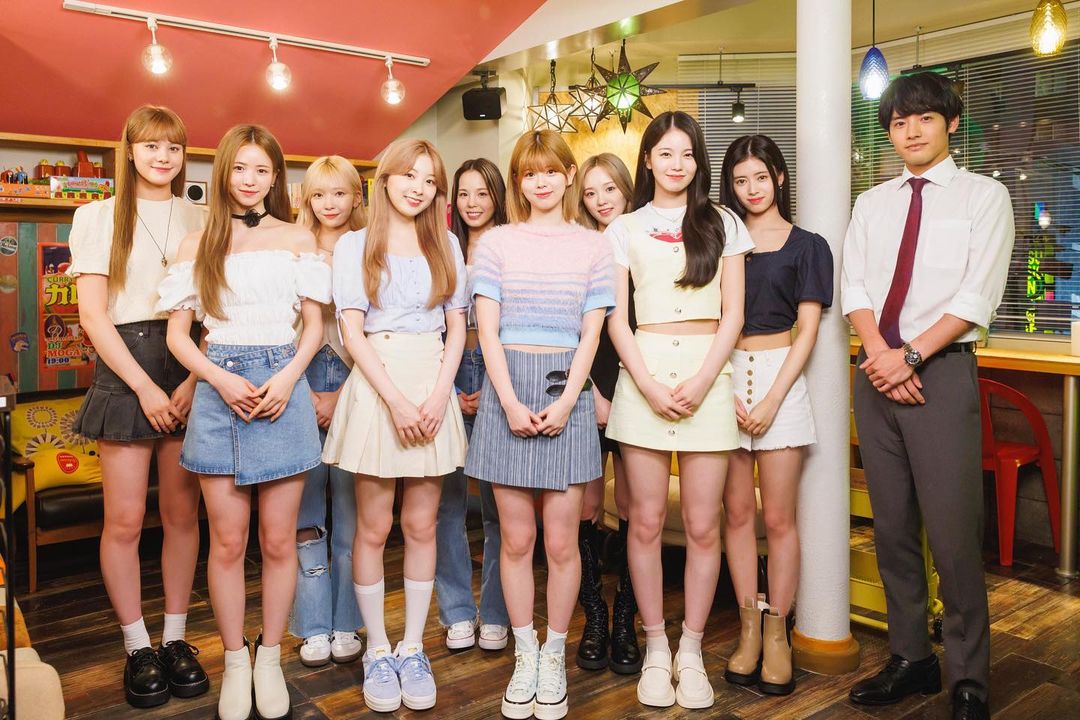 NiziU「こっち向いてよ向井くん」撮影現場訪問で赤楚衛二と一緒に緊張&大興奮 | 歌詞検索サイト【UtaTen】ふりがな付