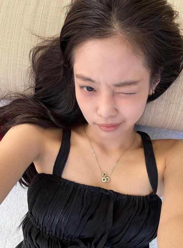 BLACKPINK・ジェニー、ナチュラルな姿が癒し！リゾート感たっぷりな1枚にうっとり | 歌詞検索サイト【UtaTen】ふりがな付