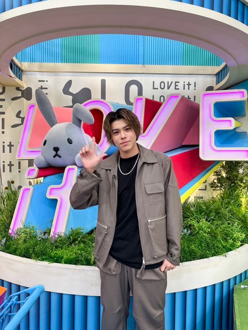 BE:FIRST・LEO、秋先取りな衣装で爽やか美スマイル「ラヴィット」ロケ&スタジオトークで大活躍 | 歌詞検索サイト【UtaTen】ふりがな付