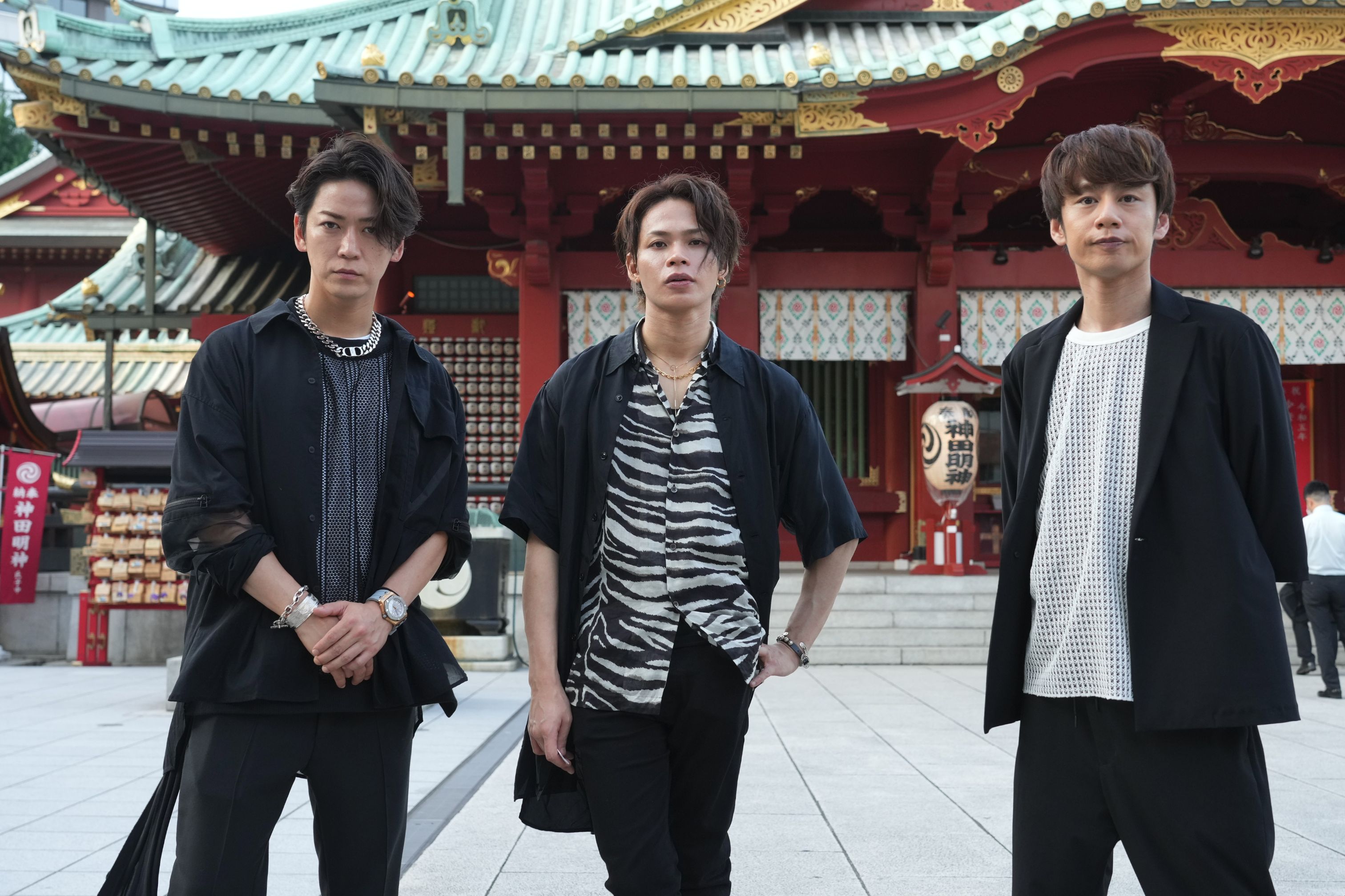 KAT-TUN・亀梨和也、上田竜也、中丸雄一が神田明神に降臨！どこにいてもオシャレでビジュ爆発 | 歌詞検索サイト【UtaTen】ふりがな付