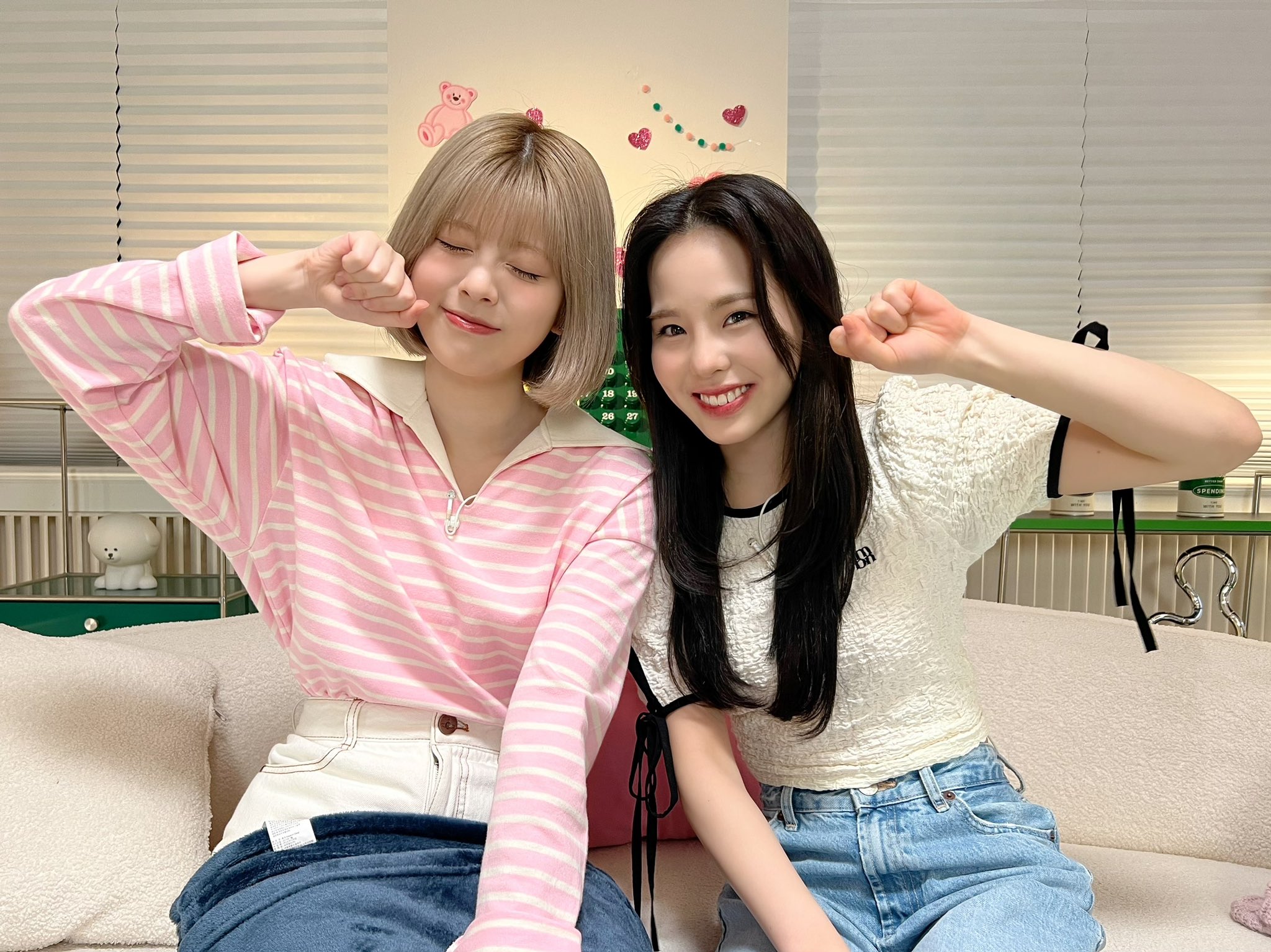 NiziU・リク&マコ、お茶目なグーポーズがニャンコみたい！可愛さ全開なマコリクコンビが癒し | 歌詞検索サイト【UtaTen】ふりがな付