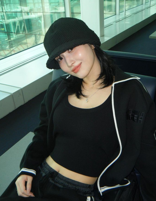 TWICE・モモ、カジュアルコーデでウエストちらり。ヘルシーな色気でファンを魅了！ | 歌詞検索サイト【UtaTen】ふりがな付