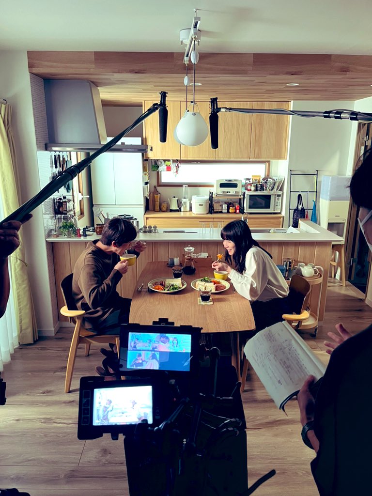 松岡茉優、美味しい朝食に満足げな笑顔！「最高の教師」松下洸平の食べっぷりも最高 | 歌詞検索サイト【UtaTen】ふりがな付