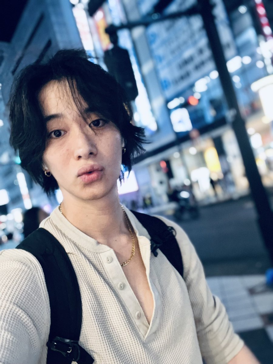 A.B.C-Z・戸塚祥太、ナチュラルな私服姿にキュン！オフの顔も美しく見惚れる！ | 歌詞検索サイト【UtaTen】ふりがな付