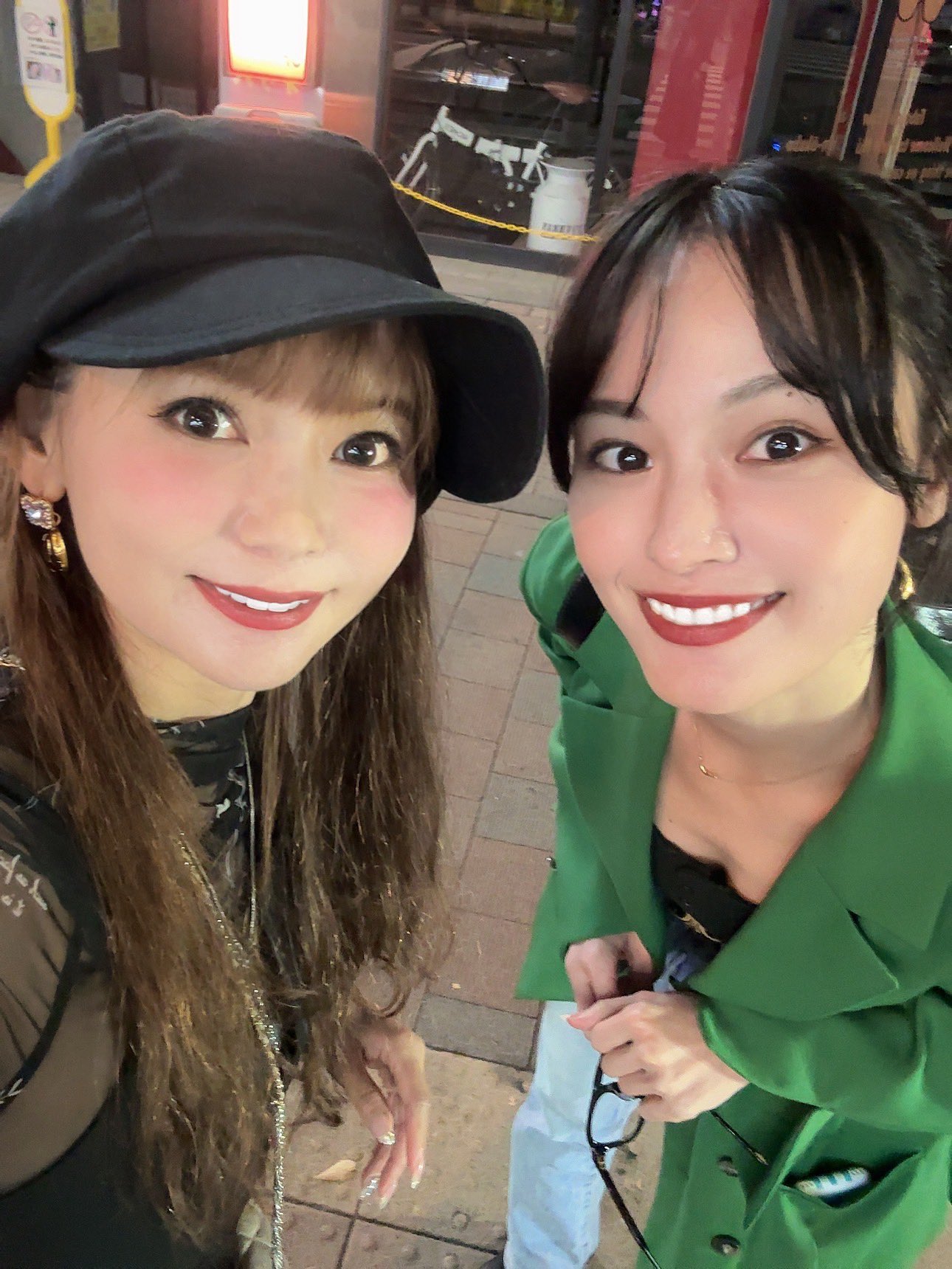 中川翔子、大谷凜香と新大久保デート！美人な2人のツーショットにキュンが止まらない | 歌詞検索サイト【UtaTen】ふりがな付