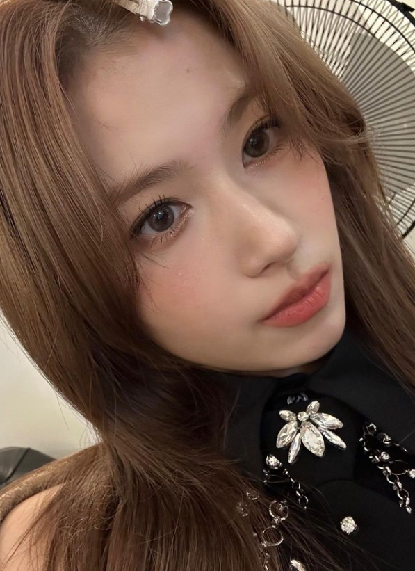 TWICE・サナ、美オーラ全開なドアップにドキッ！色気もたっぷりなサナの姿に誰もがうっとり | 歌詞検索サイト【UtaTen】ふりがな付