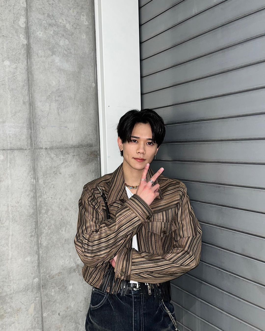 INI・藤牧京介、センター分け黒髪×キラキラ瞳でビジュ炸裂！さりげないポーズにも魅了される | 歌詞検索サイト【UtaTen】ふりがな付