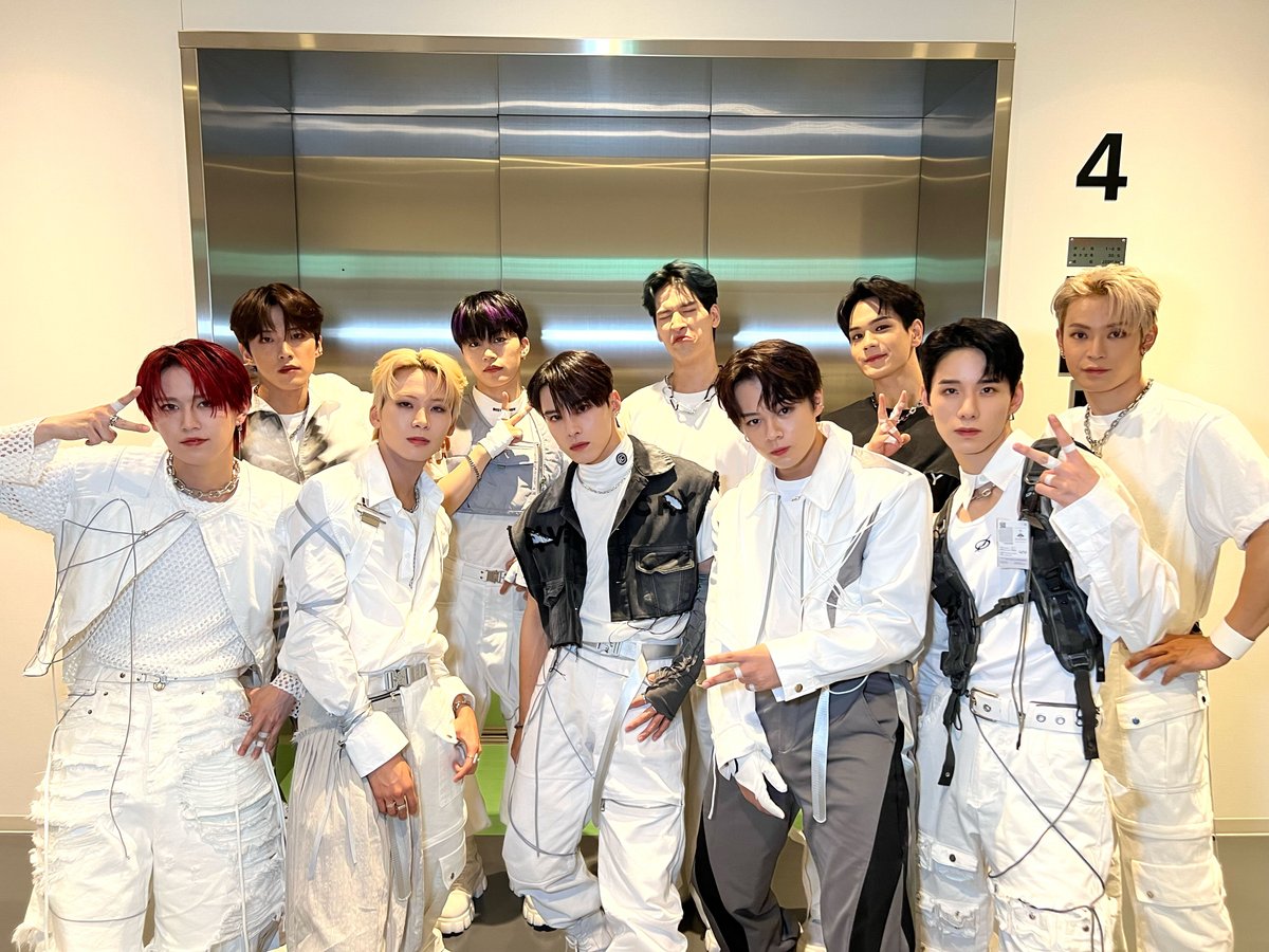 JO1、白衣装でもクールなカッコよさダダ漏れ！「CDTV」で「Venus」フルサイズ圧巻のパフォーマンス | 歌詞検索サイト【UtaTen】ふりがな付