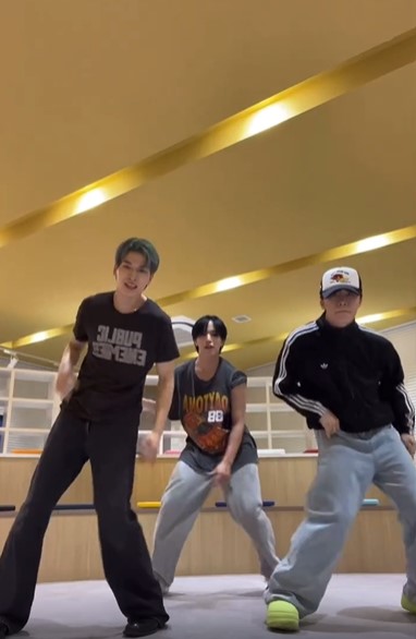 JO1・金城碧海&大平祥生&木全翔也、BTS・ジョングクの「3D」をキレキレでパフォーマンス | 歌詞検索サイト【UtaTen】ふりがな付