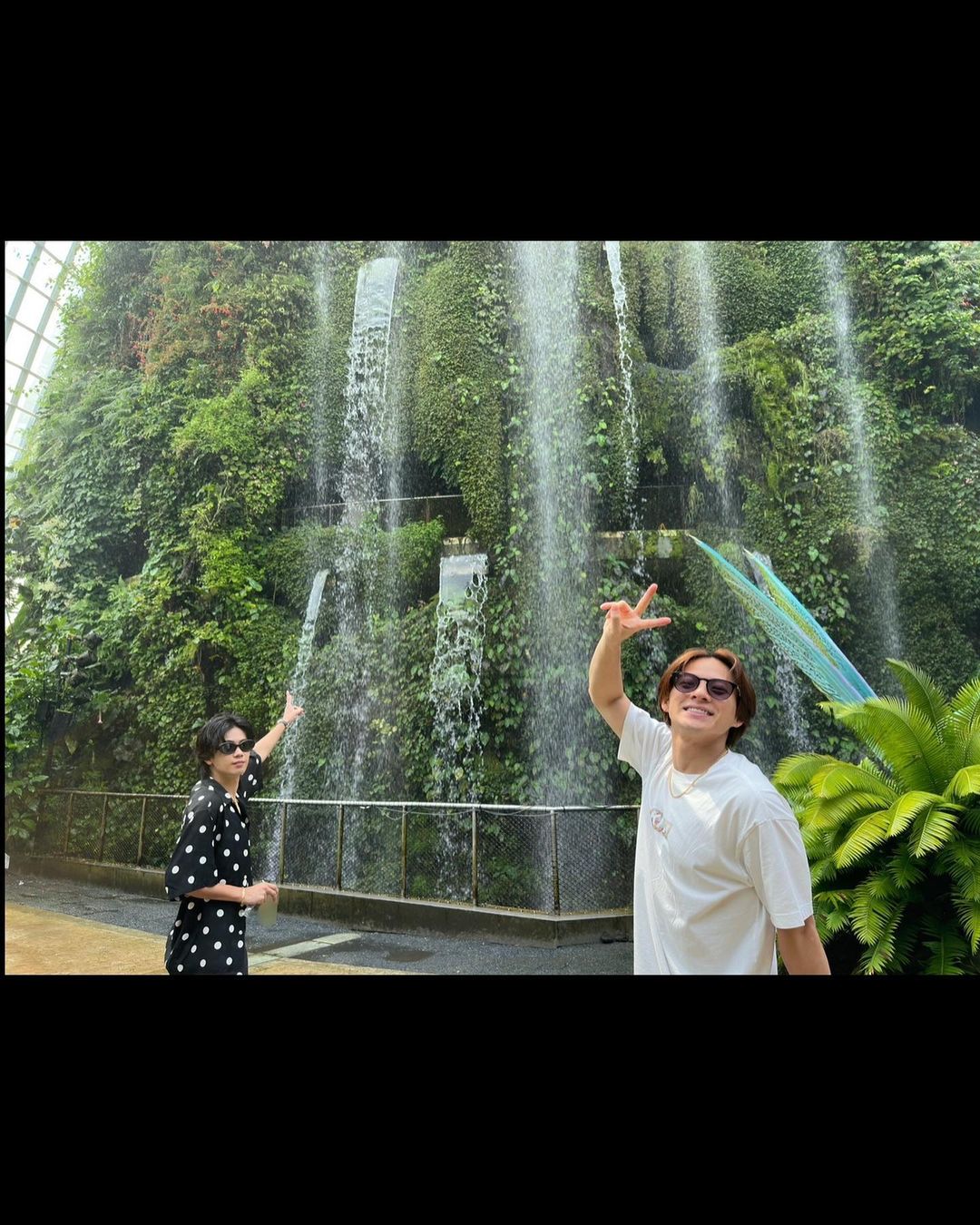 平野紫耀、神宮寺勇太とシンガポールを満喫！ヒーリング効果バツグンな楽しそうな笑顔 | 歌詞検索サイト【UtaTen】ふりがな付