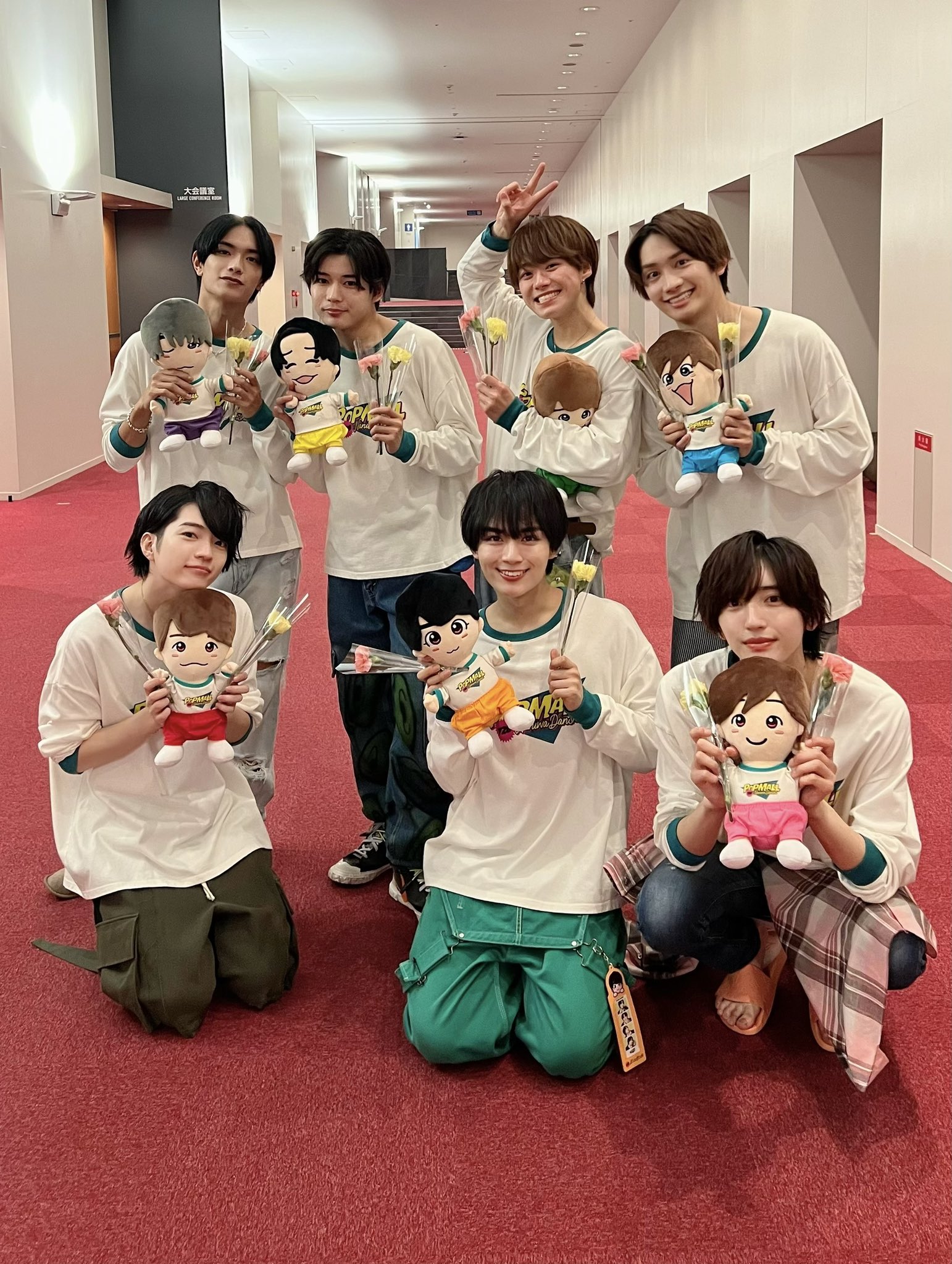 なにわ男子、ぬいぐるみと一緒に弾ける笑顔！アリーナツアー完走を揃って報告 | 歌詞検索サイト【UtaTen】ふりがな付