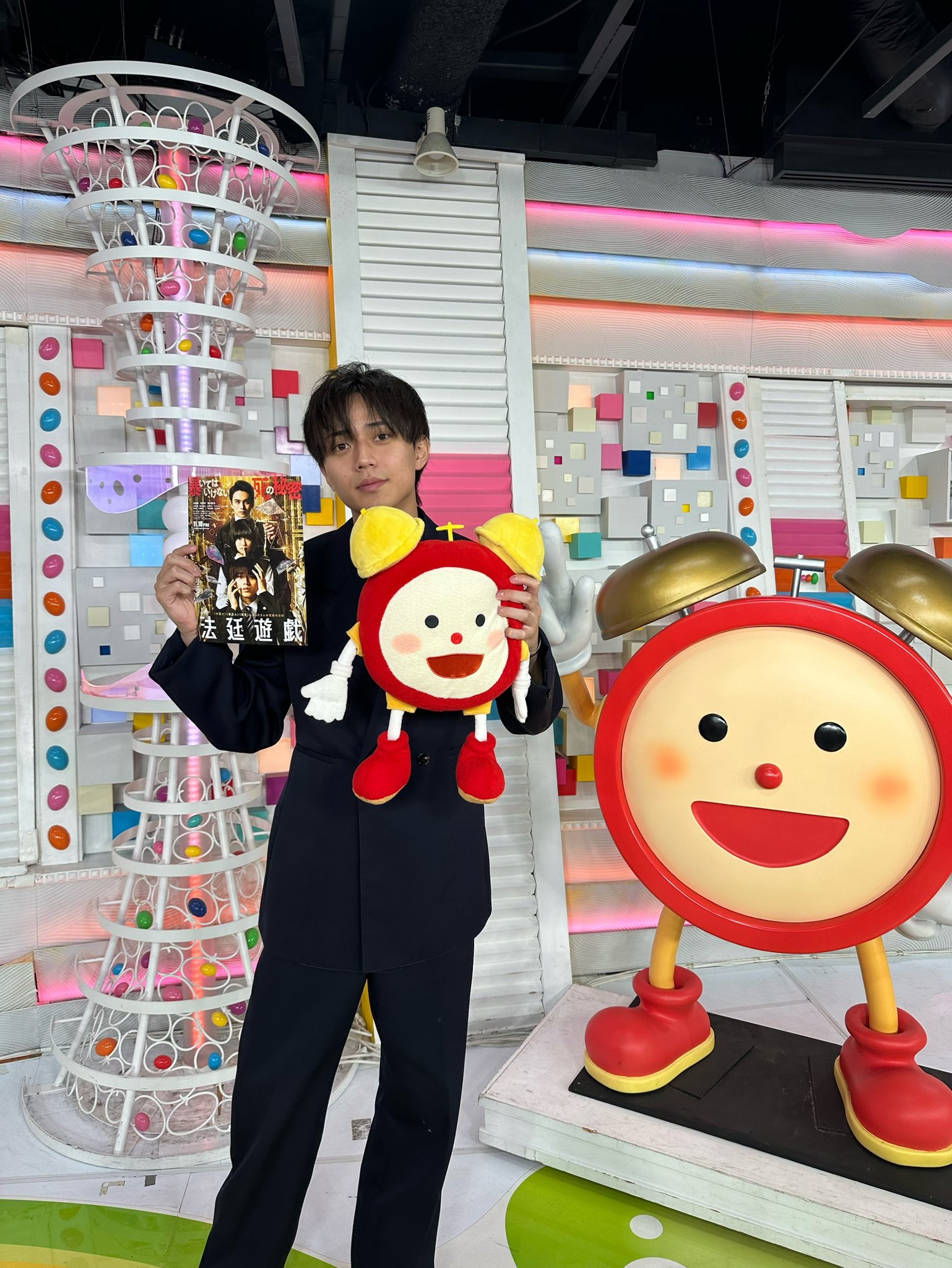 キンプリ・永瀬廉、めざましくんを鷲掴み？クールな黒スーツで「めざましどようび」に出演 | 歌詞検索サイト【UtaTen】ふりがな付