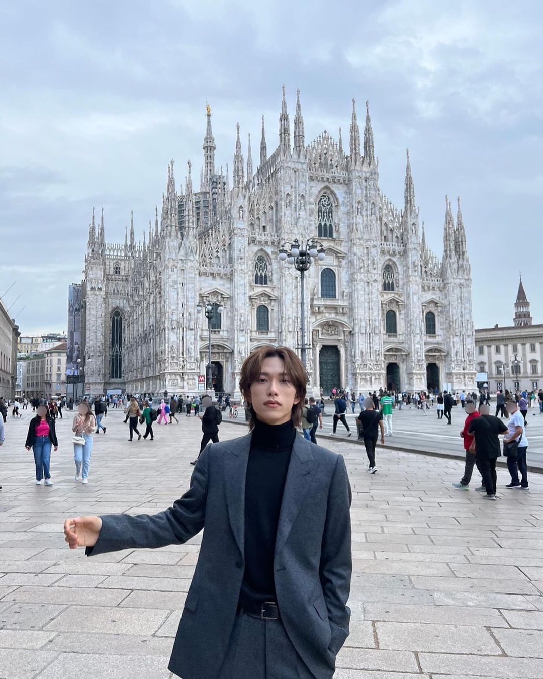 INI・池﨑理人、ミラノ・ドゥオーモをバックにビジュ炸裂！オシャレで美しい立ち姿 | 歌詞検索サイト【UtaTen】ふりがな付