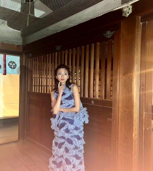 岡崎紗絵、エキゾチックなステージ衣装が魅力的！神社でのランウェイでいつもと違った「TGC」 | 歌詞検索サイト【UtaTen】ふりがな付