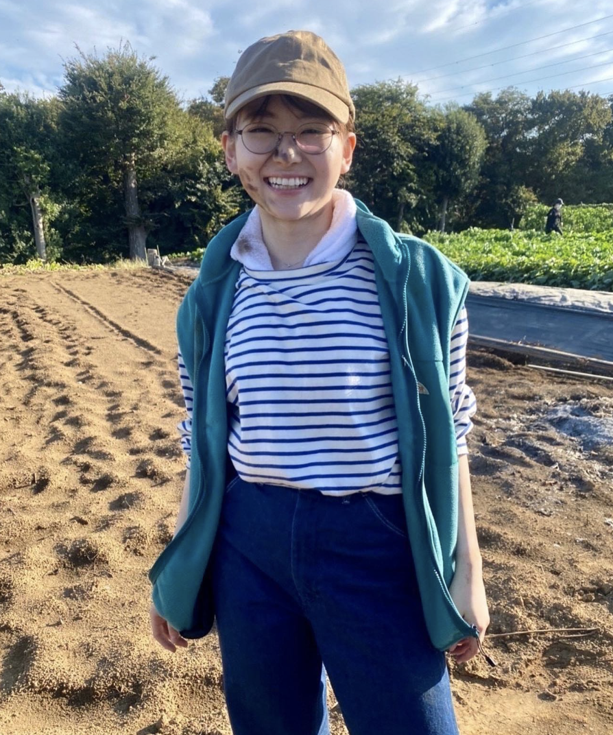 山田杏奈、鼻の頭に土がちょこん！農作業を頑張る姿『ゼイチョー』 | 歌詞検索サイト【UtaTen】ふりがな付