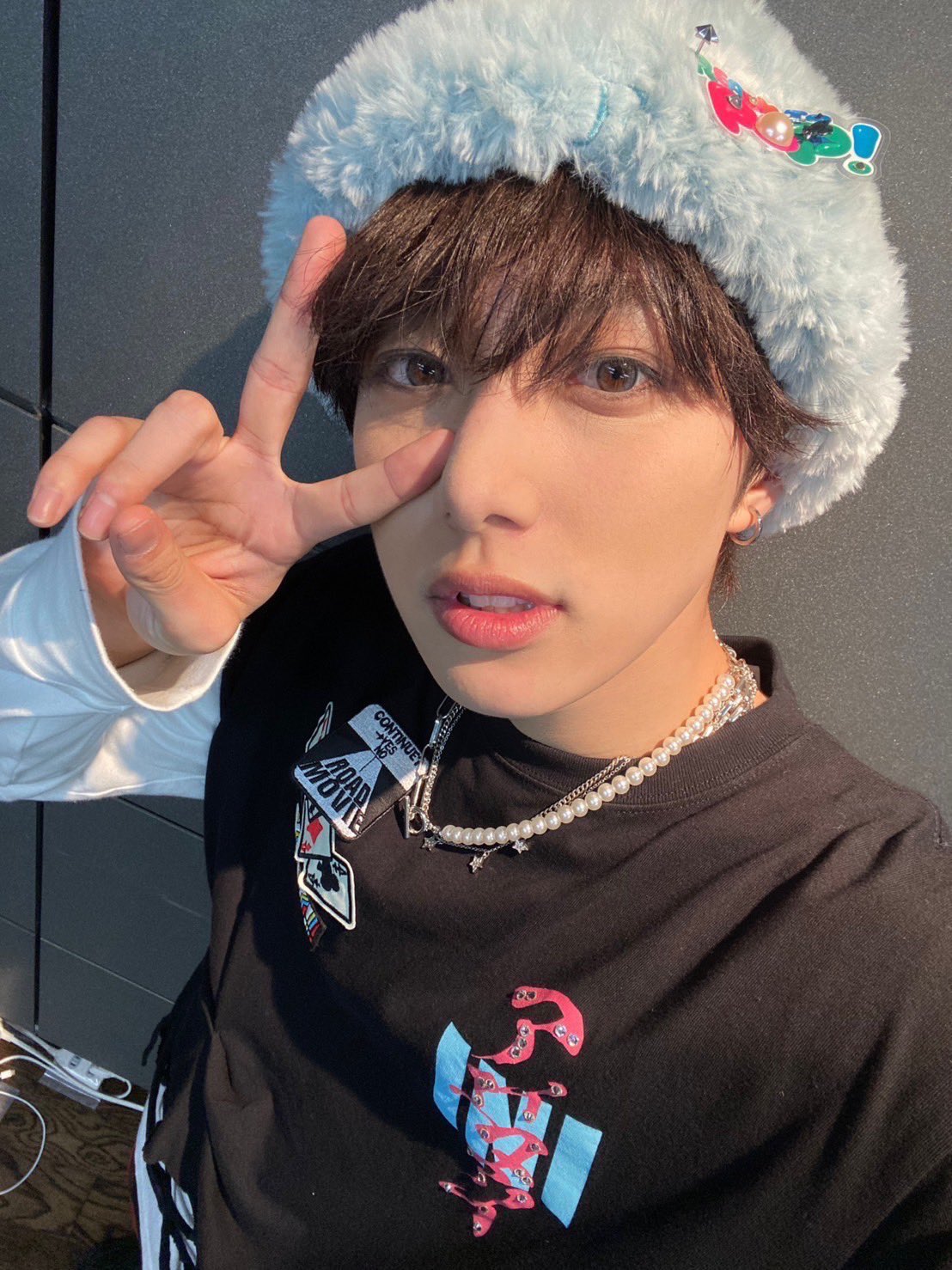 INI・尾崎匠海、きゅるきゅるおめめでギャルピース！ふわふわ帽子がキレイ顔に映える | 歌詞検索サイト【UtaTen】ふりがな付