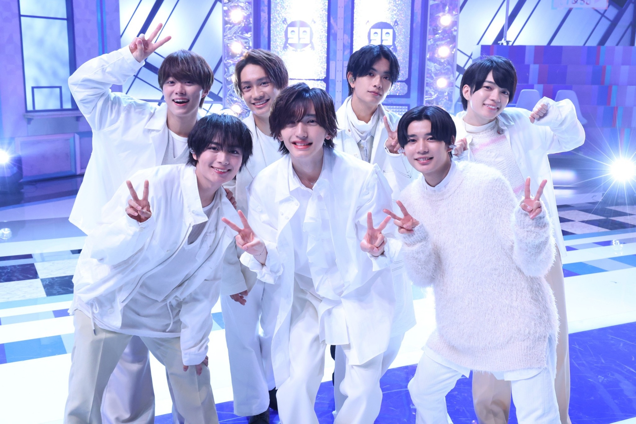 なにわ男子、ブルーのセットに白衣装が映えまくり！「週刊ナイナイミュージック」で「I Wish」テレビ初披露 | 歌詞検索サイト【UtaTen】ふりがな付