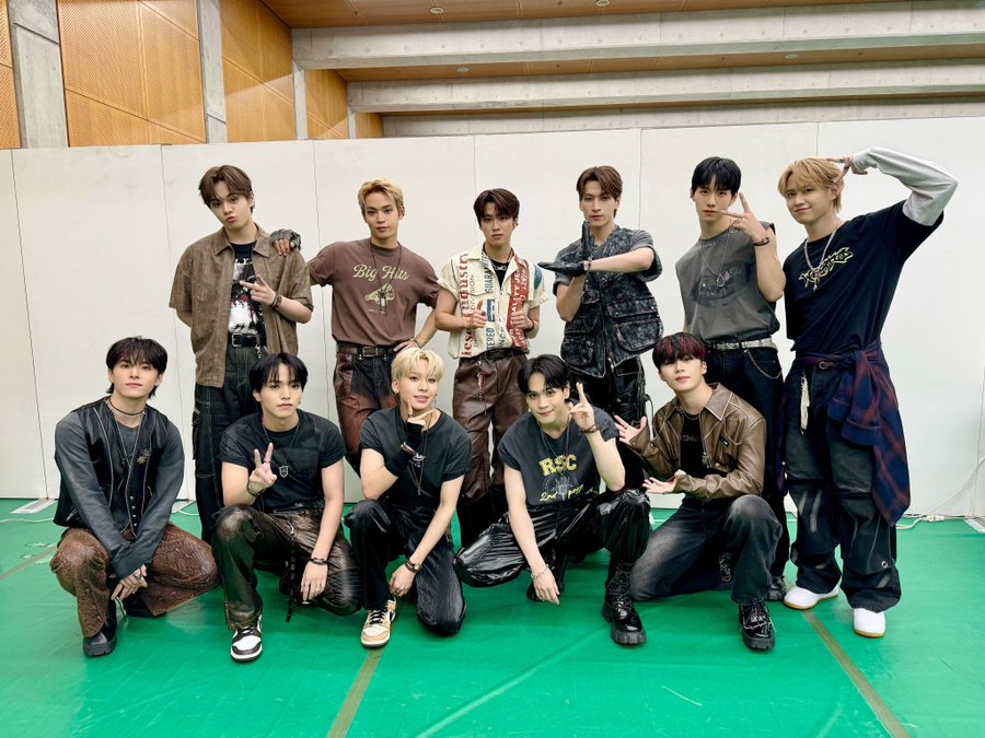 JO1、カジュアルルックでキメポーズ「ベストヒット歌謡祭」で「RadioVision」地上波初披露 | 歌詞検索サイト【UtaTen】ふりがな付