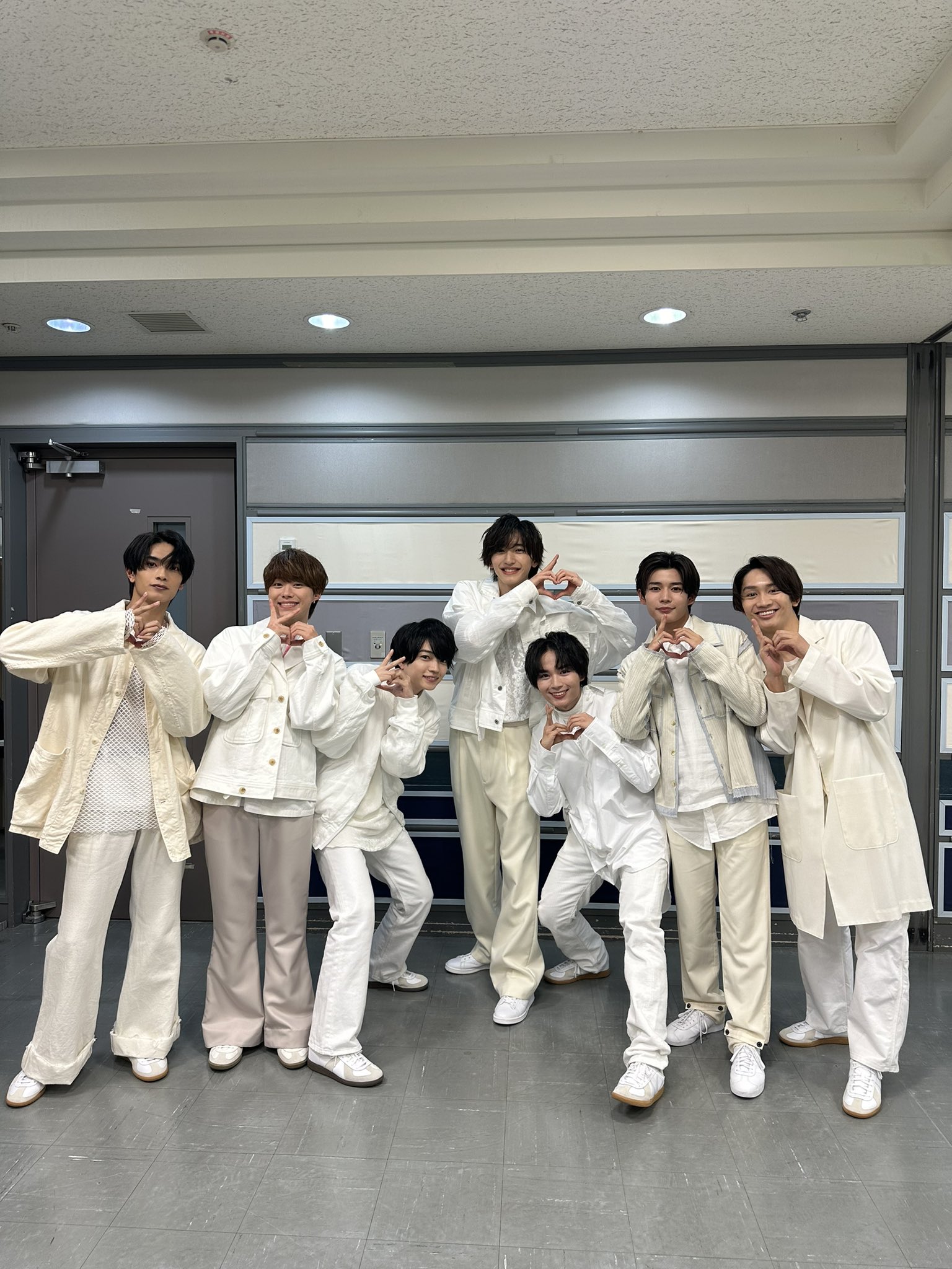 なにわ男子、7人揃ってマイハルポーズ！「CDTV」で「I Wish」をパフォーマンス | 歌詞検索サイト【UtaTen】ふりがな付