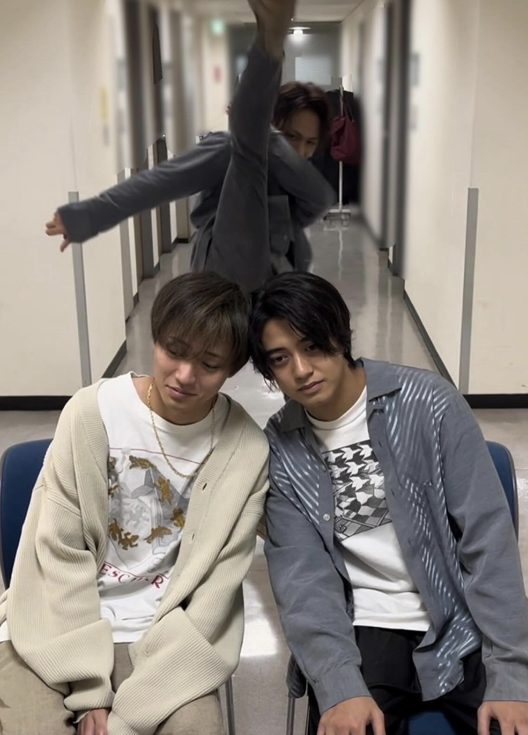 KAT-TUN・上田竜也、キンプリ・永瀬廉＆髙橋海人をカカト落としで倒す！ | 歌詞検索サイト【UtaTen】ふりがな付