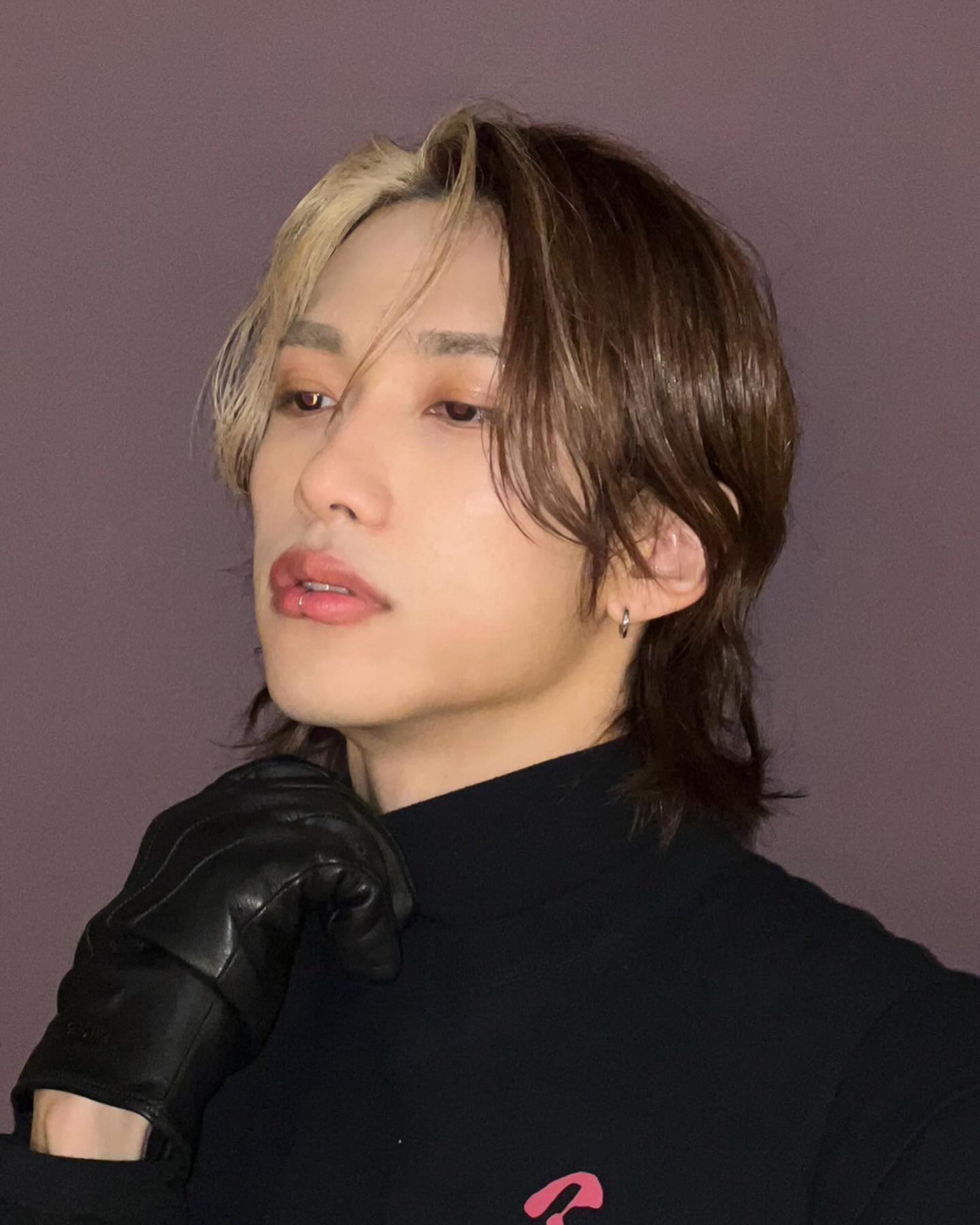 INI・池﨑理人、アートのように美しい顔にうっとり！唇のフェイクピアスで色気倍増 | 歌詞検索サイト【UtaTen】ふりがな付