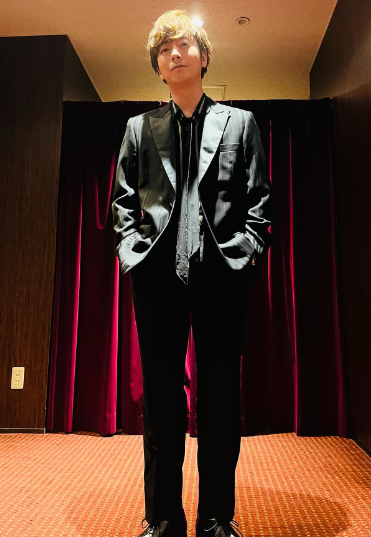 A.B.C-Z・河合郁人、私服姿と衣装姿どっちがお好み？キュン必至の爆イケすぎるオフショにメロメロ！ | 歌詞検索サイト【UtaTen】ふりがな付