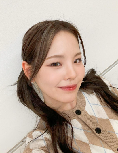 NiziU・マコ、キュートなツインテール姿にキュン！デビュー3周年祝福の声に「本当にありがとう」 | 歌詞検索サイト【UtaTen】ふりがな付