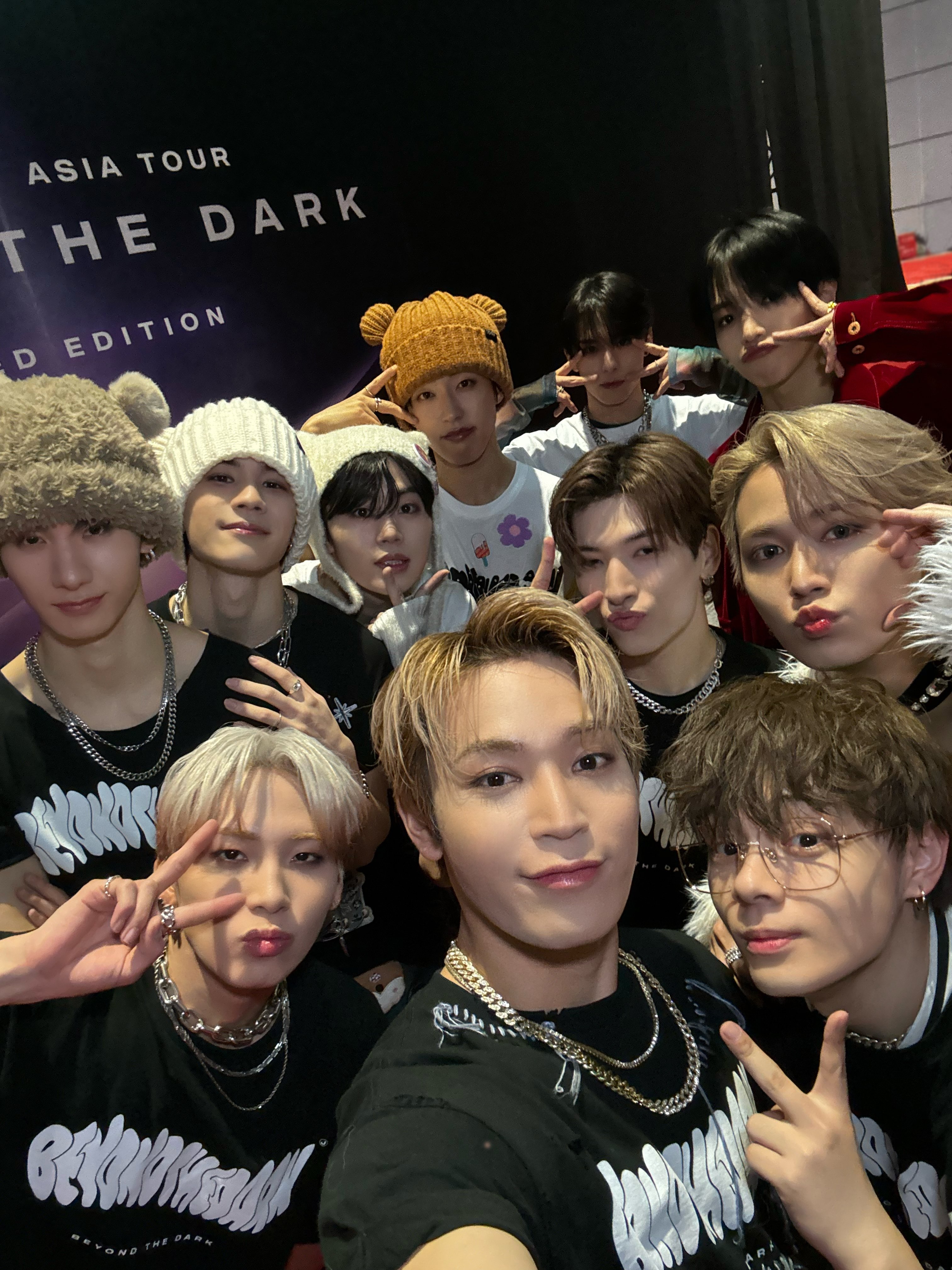 JO1、やり切った感あるキラキラ笑顔の11人！ツアー「BEYOND THE DARK」完走をファンに感謝 | 歌詞検索サイト【UtaTen】ふりがな付