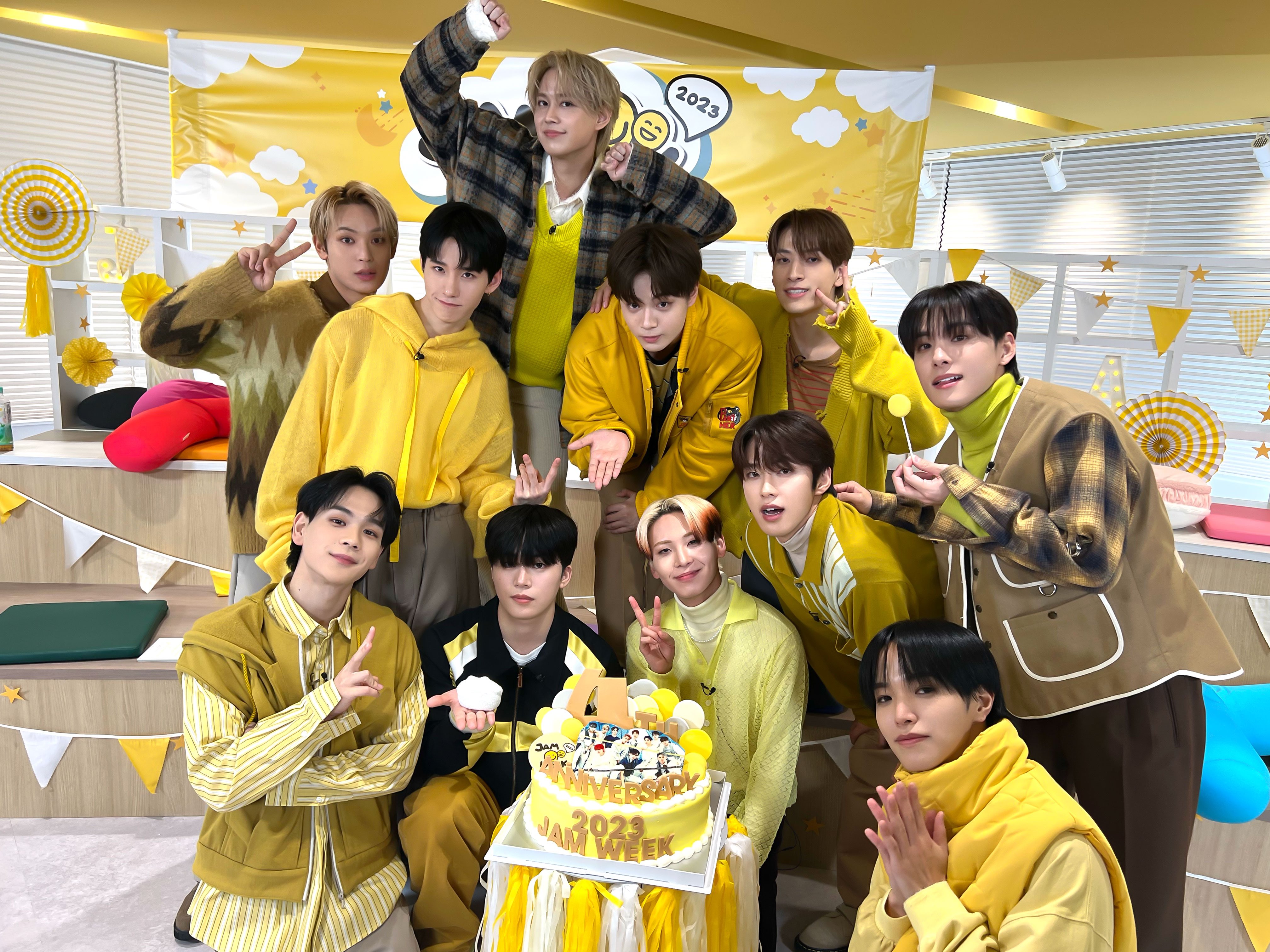 JO1、鮮やかなイエローカラーもお似合いな11人！結成4周年企画「JO1&JAM 4th Birthday Party!!」 | 歌詞検索サイト【UtaTen】ふりがな付