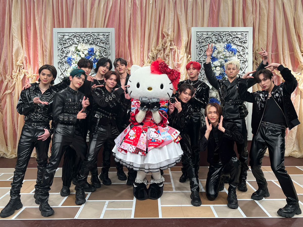 INI、キティちゃんに京チャンポーズ！わちゃわちゃで可愛いが大渋滞 | 歌詞検索サイト【UtaTen】ふりがな付