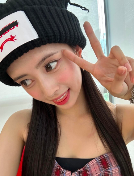 NiziU・リマ、「虹プロ2」に凱旋！天使すぎる舌ペロショットに思わずドキドキ | 歌詞検索サイト【UtaTen】ふりがな付