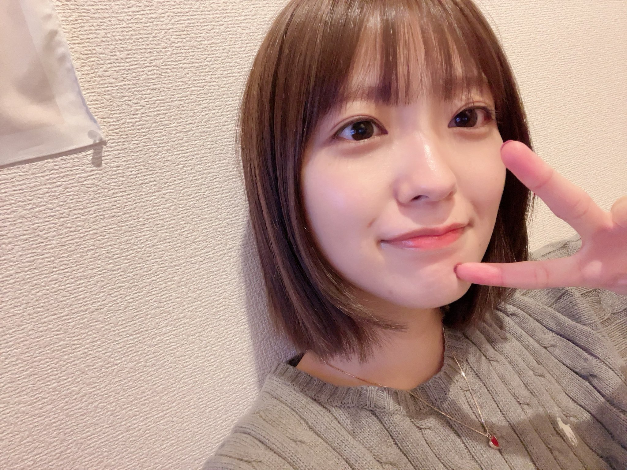 工藤美桜、あどけない微笑みでピースサイン！可愛すぎる自撮り写真にメロメロ | 歌詞検索サイト【UtaTen】ふりがな付